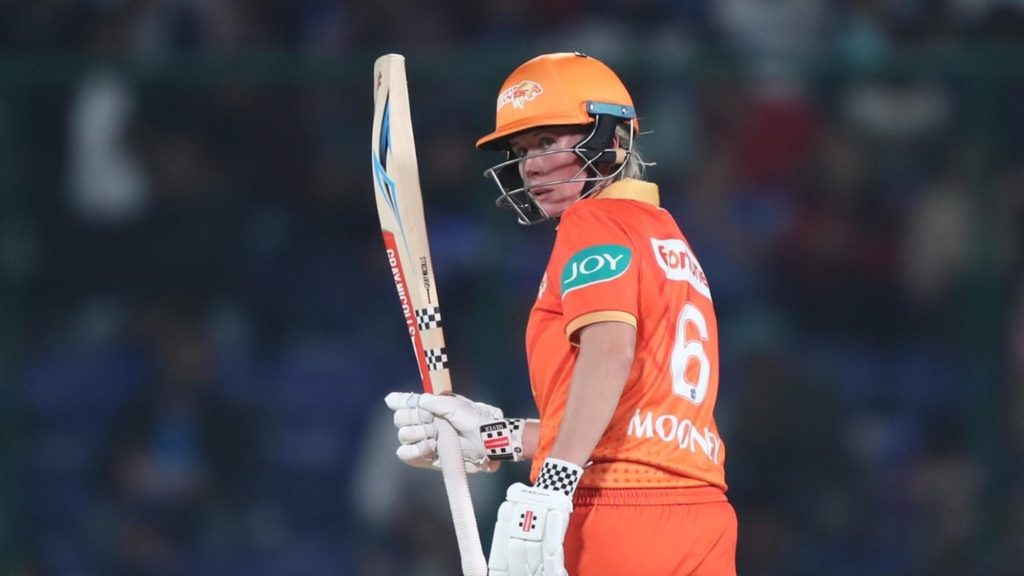 Beth Mooney's explosive second consecutive fifty