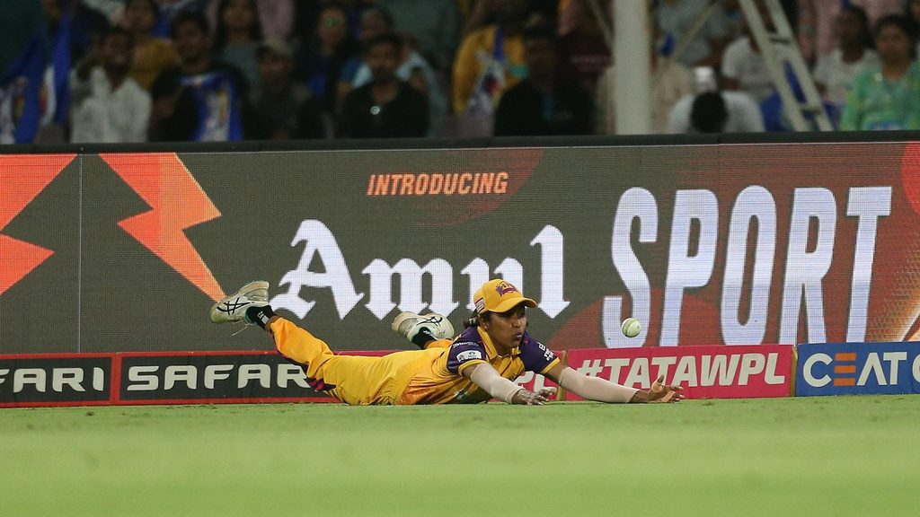 Out or not: Anjali Sarvani's remarkable fielding effort