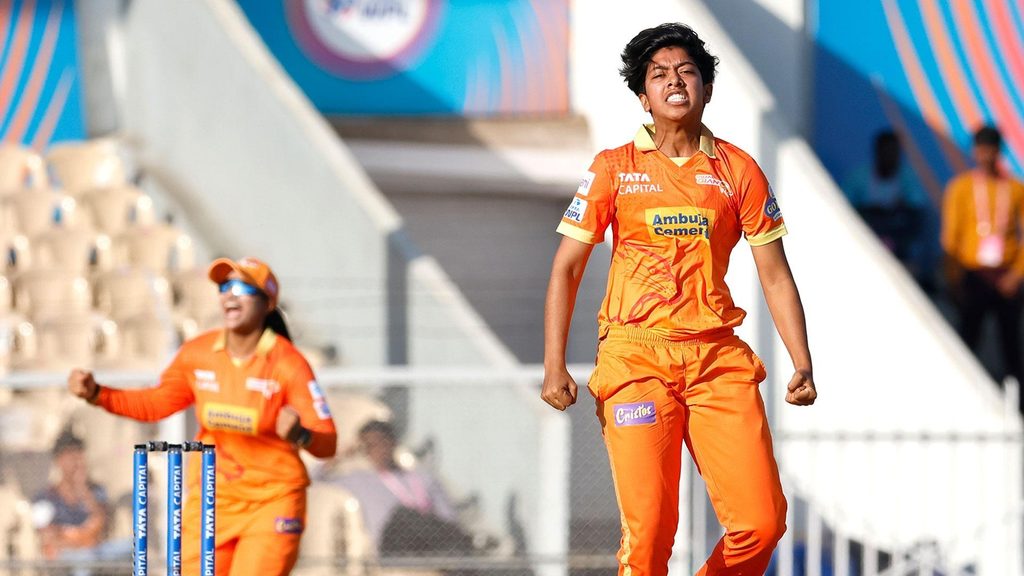 4 4 W: Monica Patel wins the battle against Alyssa Healy