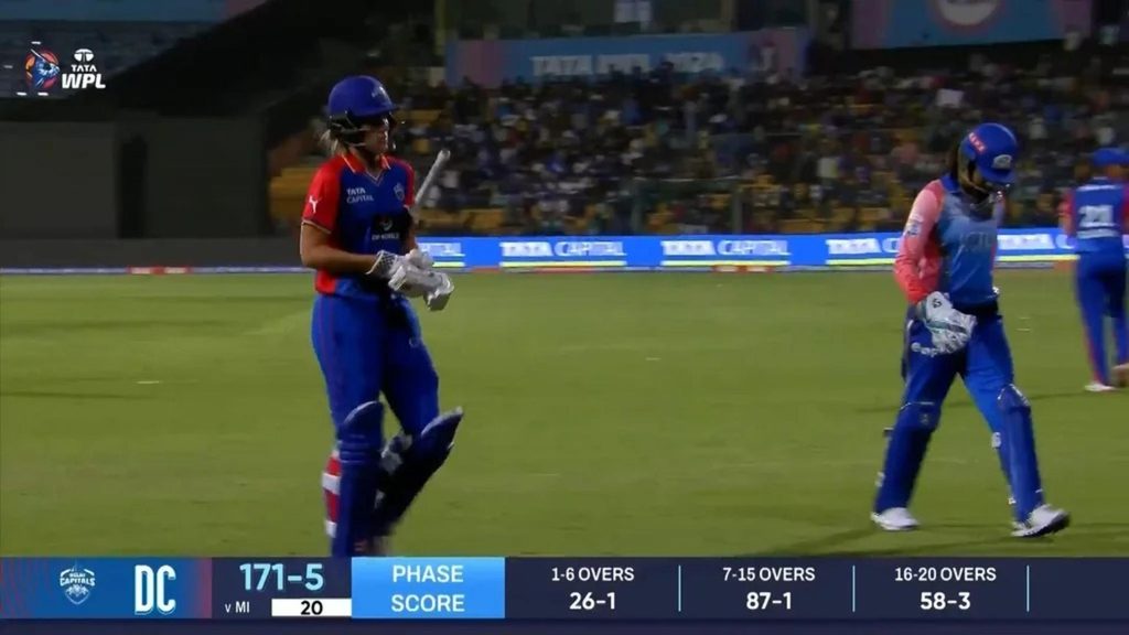 M01 - MI vs DC: Marizanne Kapp Wicket