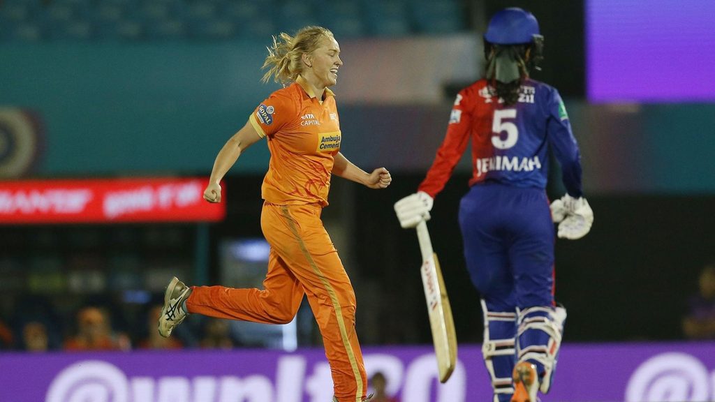 Kim Garth comes back to remove Jemimah Rodrigues