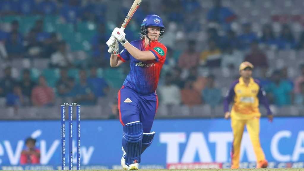 Jess Jonassen's entertaining 42*(20) cameo