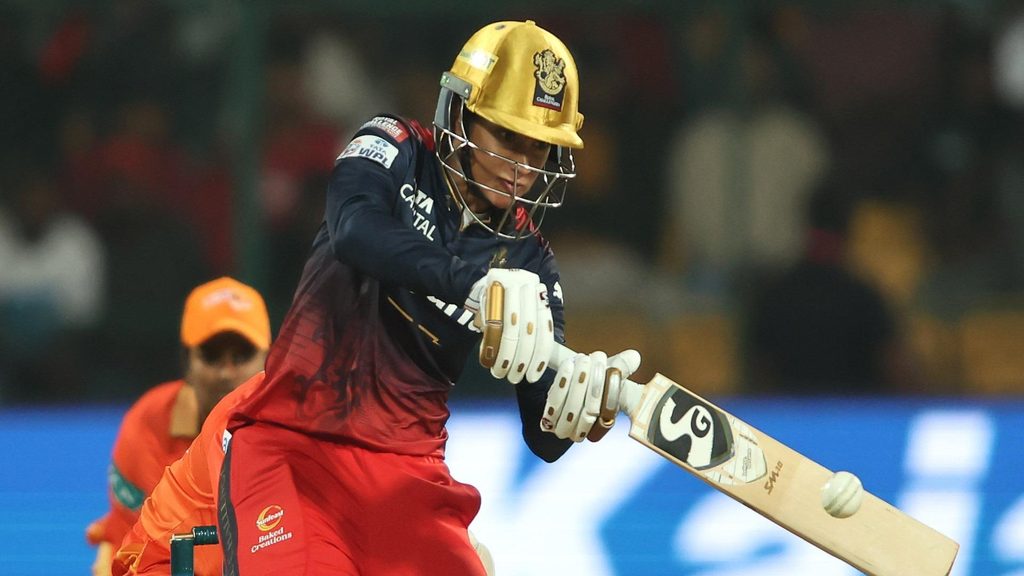 Smriti Mandhana's stylish 43(27)